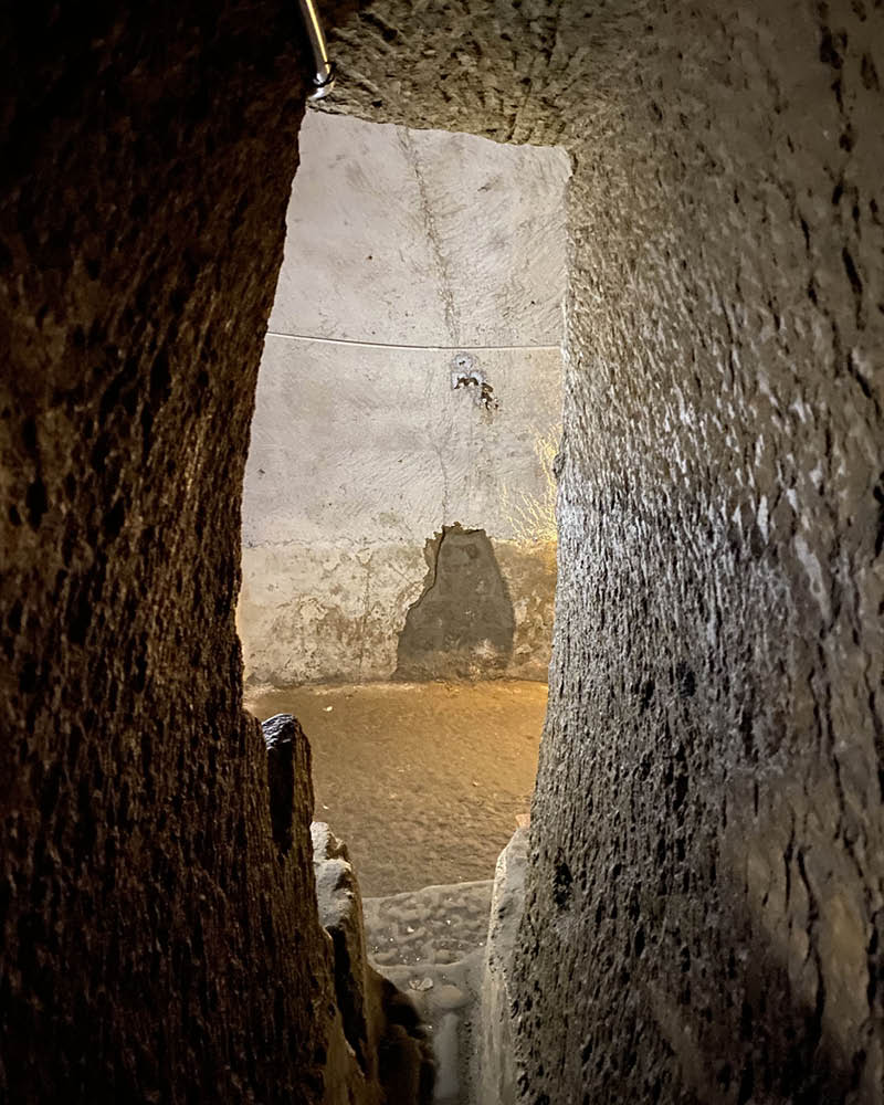 The tuff of Naples Underground: the stone of the hidden mysteries ...