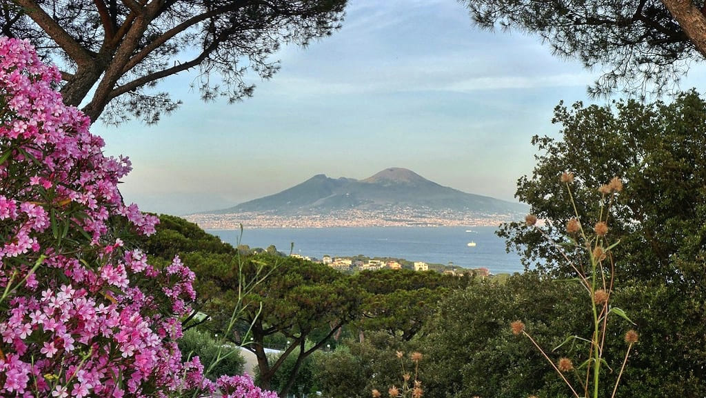 The 5 things to do in Naples in spring - Napoli Sotterranea
